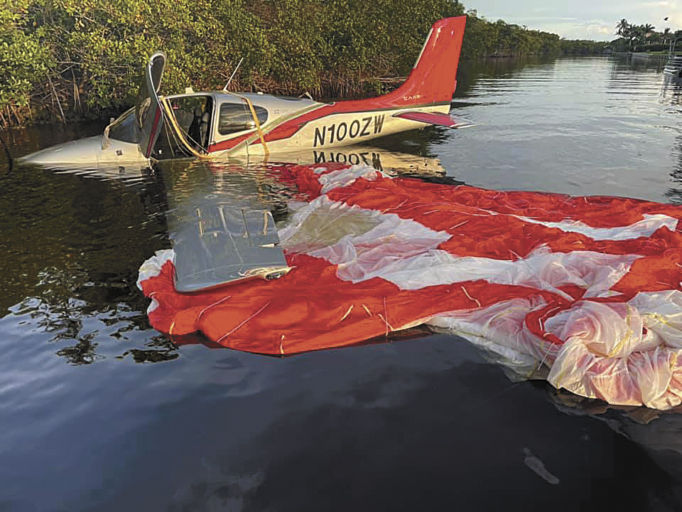 Small plane lands in Caloosahatchee - Cape Coral Breeze